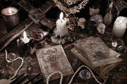 Using Tarot Cards to Communicate with Ghosts | Ghostly Activities